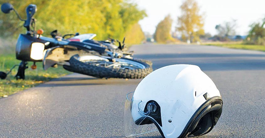 ബൈക്ക് അപകടത്തിൽ മക്കൾ നഷ്ടപ്പെട്ട അച്ഛന്മാർക്കെല്ലാം ഒരേ മുഖമാണ് ...