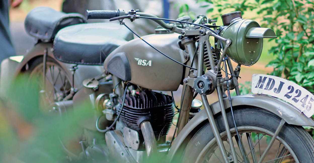 രണ്ടാം ലോകമഹായുദ്ധത്തിൽ പങ്കെടുത്ത ആർമി ബൈക്ക് | 1943 Model BSA M 20 ...