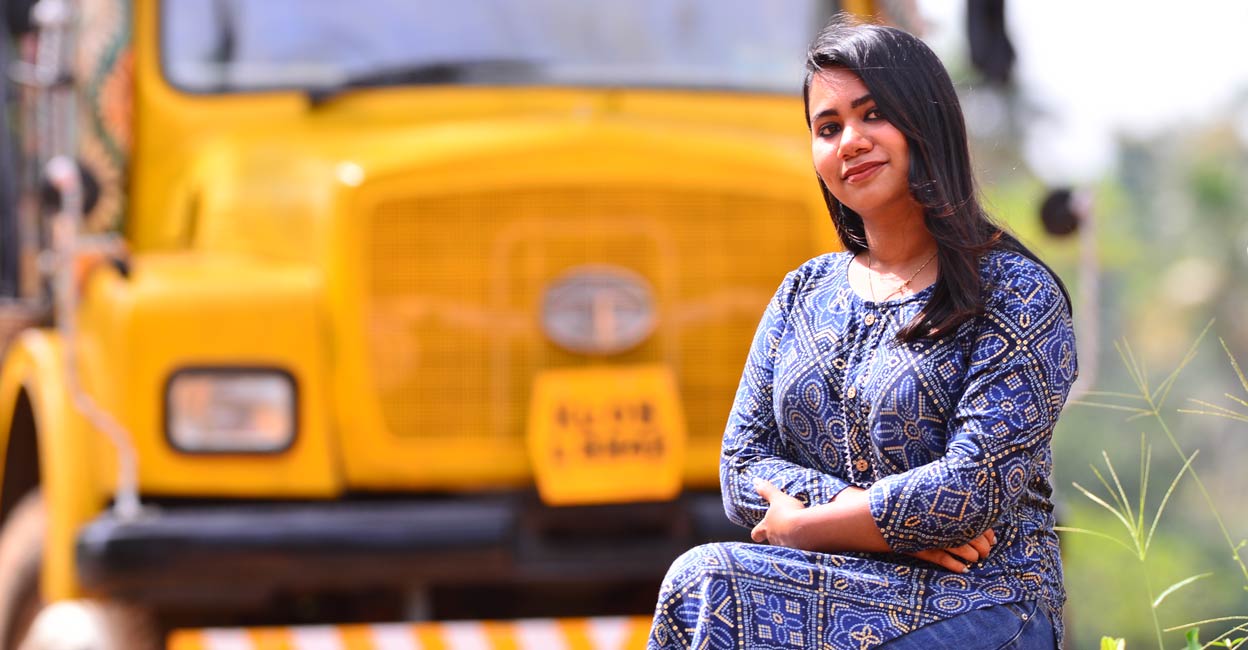 ഹീറോ അല്ല ഷീറോ; ലോറിയും ബസും ബുള്ളറ്റും ജീപ്പും അനായാസം പ്രീതുവിന്റെ ...
