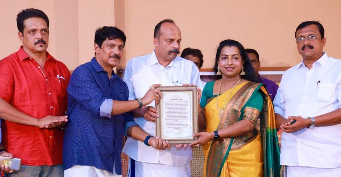 പാലാ നാരായൺ നായർ അവാർഡ് രശ്മി പ്രകാശ് ഏറ്റുവാങ്ങി - Rashmi Prakash ...