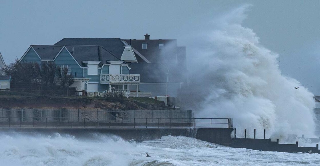 ജെറിറ്റ് കൊടുങ്കാറ്റിനു പിന്നാലെ ബ്രിട്ടനെ വലച്ച് ഹെൻക് - Storm Henk ...