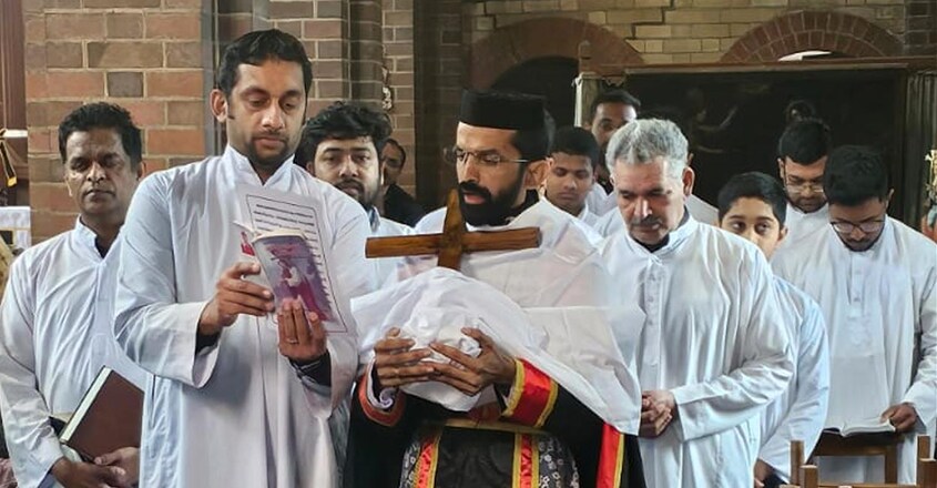 ബ്രിസ്റ്റോൾ യാക്കോബായ പള്ളിയിൽ ഹാശാ ആഴ്ച ശുശ്രൂഷകള്‍ക്കു ...