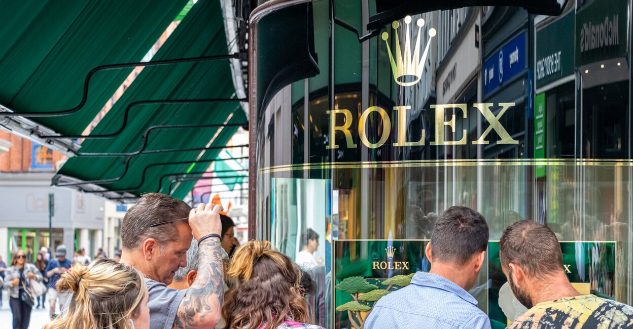 ഉണ്ടോയെന്ന് ഉറപ്പില്ലാതിരുന്ന റോലക്സ് മുത്തുകളും വജ്രങ്ങളുമായി പ്ലാറ്റിനത്തിൽ തീർത്ത വിസ്മയം ആ ...