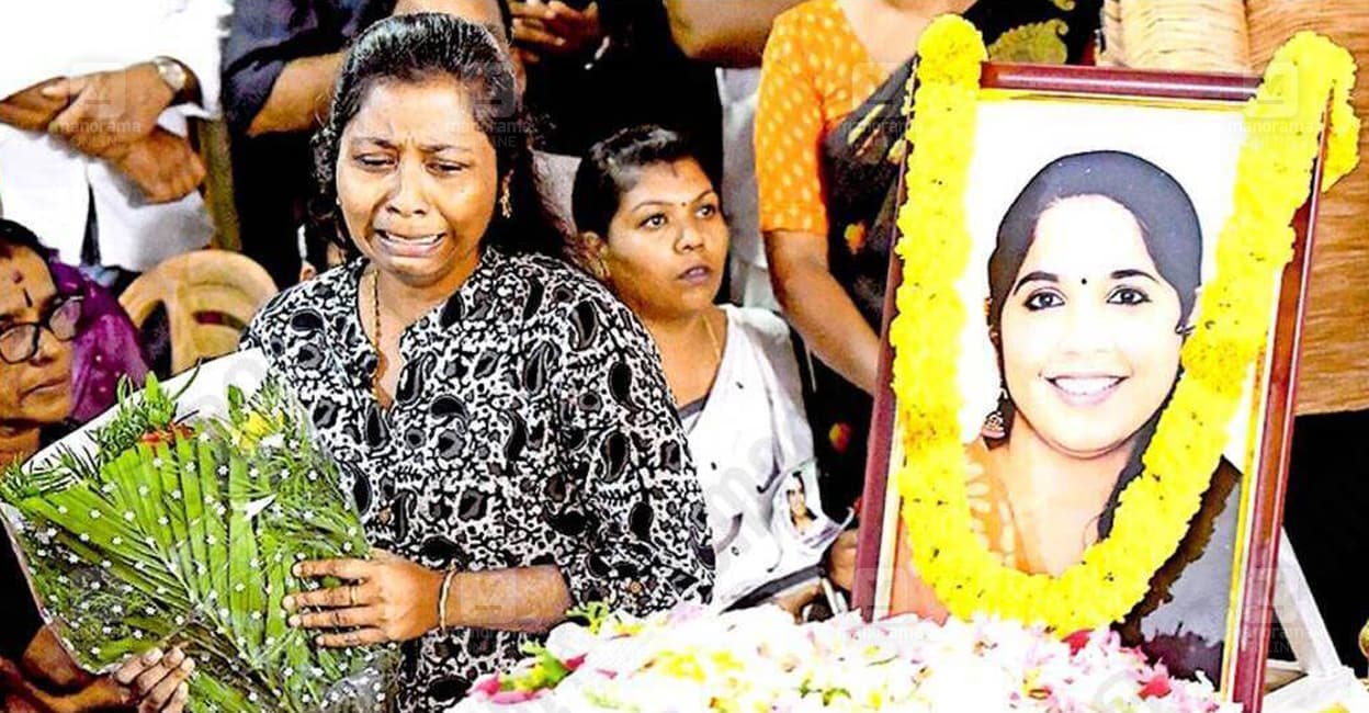 നോവിന്റെ തീരാമഴയിൽ തേങ്ങി പത്തനംതിട്ട: പണിപൂർത്തിയാകാത്ത വീട്ടി ...