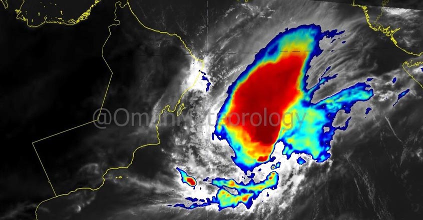 ക്യാര്‍ ചുഴലിക്കാറ്റ്: ഒമാനിൽ ശക്തമായ മഴ, കടല്‍ പ്രക്ഷുബ്ധം ...