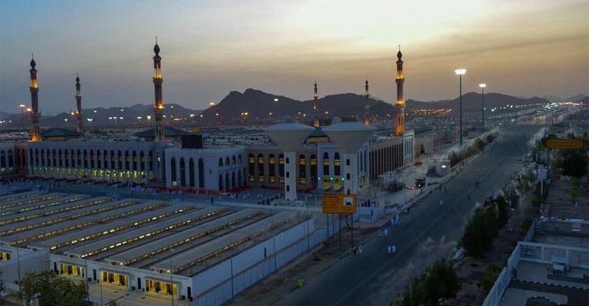 പ്രാർഥനാ നിർഭരമായി തീർഥാടക ലക്ഷങ്ങൾ അറഫയിൽ