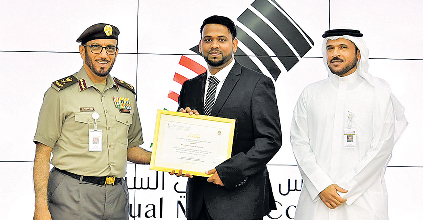 അസീസ് മണമ്മലിന് ദുബായ് എമിഗ്രേഷൻ പുരസ്കാരം