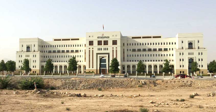 മലയാളികൾ ഉൾപ്പെടെയുള്ള പ്രവാസികൾക്ക് തിരിച്ചടി; ഒമാനില്‍ വീണ്ടും ...