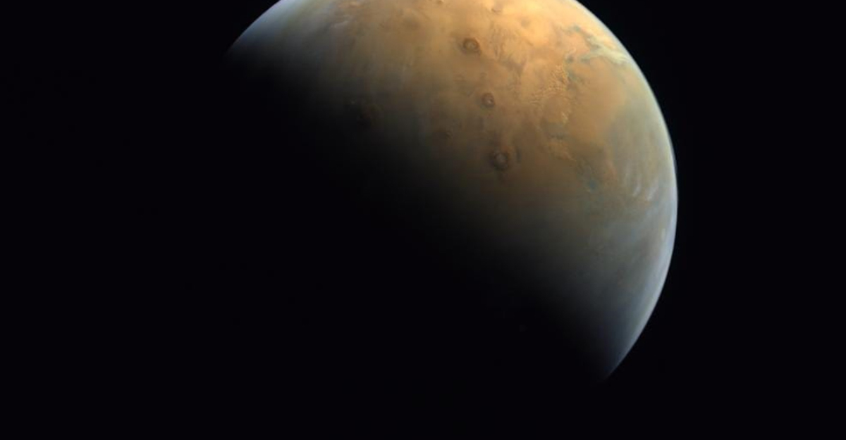 ചൊവ്വയുടെ ആദ്യ ചിത്രം അയച്ച് യുഎഇ ചൊവ്വ പേടകം ഹോപ് പ്രോബ്