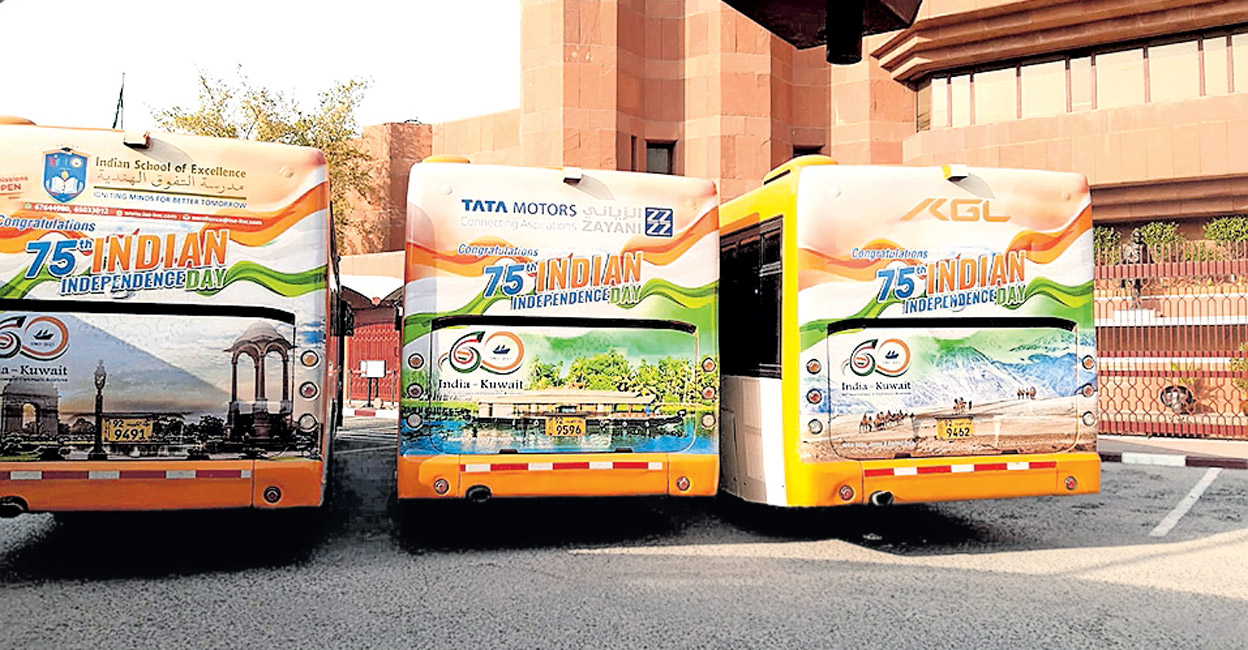 ബസുകളിൽ ചിത്രങ്ങൾ; വർണാഭമായി ഇന്ത്യ– കുവൈത്ത് സൗഹൃദക്കാഴ്ചകൾ