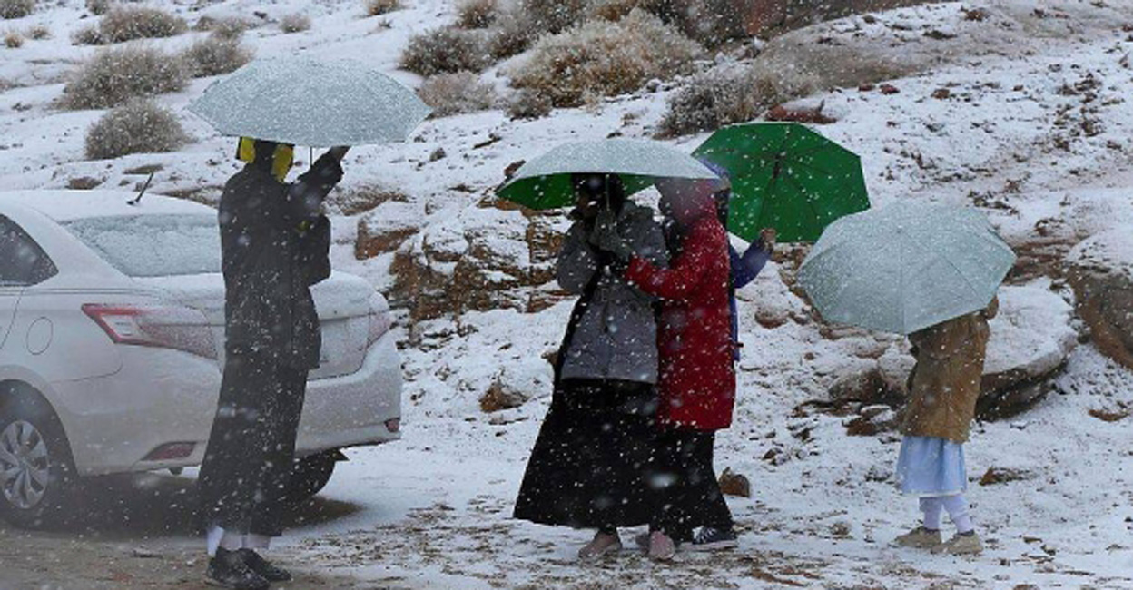 സൗദിയിൽ മഞ്ഞുവർഷം; മഴ തുടരും, തണുപ്പ് കൂടി- ചിത്രങ്ങൾ