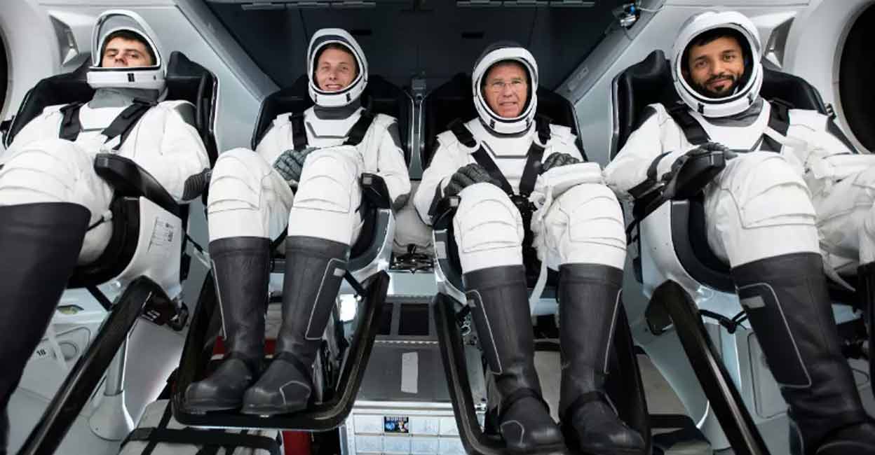 ബഹിരാകാശ യാത്രയ്ക്കൊരുങ്ങി അൽ നെയാദി; സ്‌പേസ് സ്യൂട്ട് ധരിച്ച ചിത്രം ...