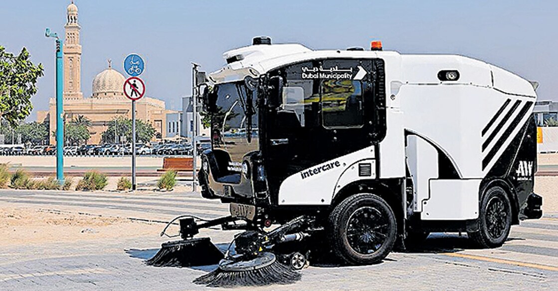 ദുബായിൽ തൂത്തുവാരാൻ എത്തി സ്മാർട്ട് സ്വീപ്പർ - Dubai Municipality | smart sweeper | Gulf News ...