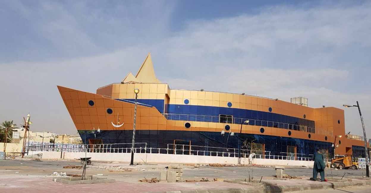 കരയിൽ നങ്കൂരമിട്ട കപ്പലിന്റെ രൂപത്തിലൊരു മത്സ്യവിൽപന കേന്ദ്രം – Saudi ...