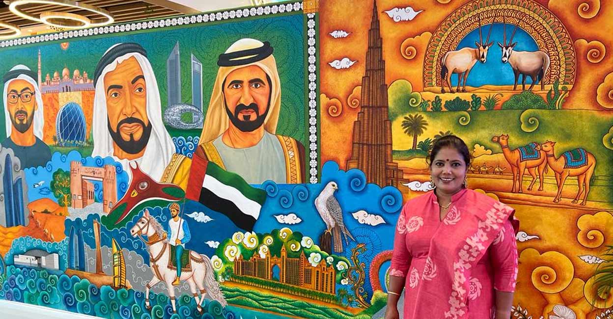 വർണത്തിൽ ചാലിച്ച ഭീമൻ ചിത്രാദരവുമായി മലയാളി ചിത്രകാരി – UAE | Gulf News ...