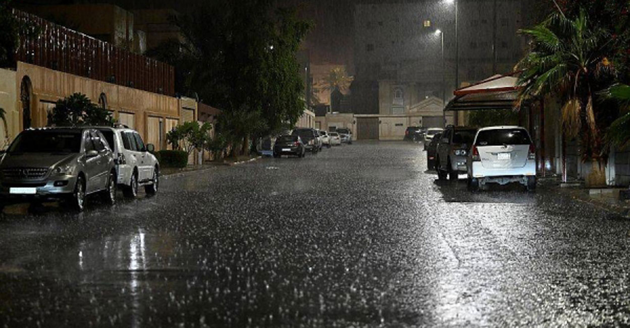 സൗദിയുടെ വിവിധ ഭാഗങ്ങളിൽ മഴയ്ക്കും പൊടിക്കാറ്റിനും സാധ്യത