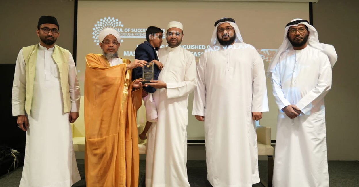 പരിമിതികൾ അതിജീവിച്ചു ഖുർആൻ പാരായണത്തിൽ റെക്കോർഡ്; 13കാരനു യുഎഇയുടെ ആദരം