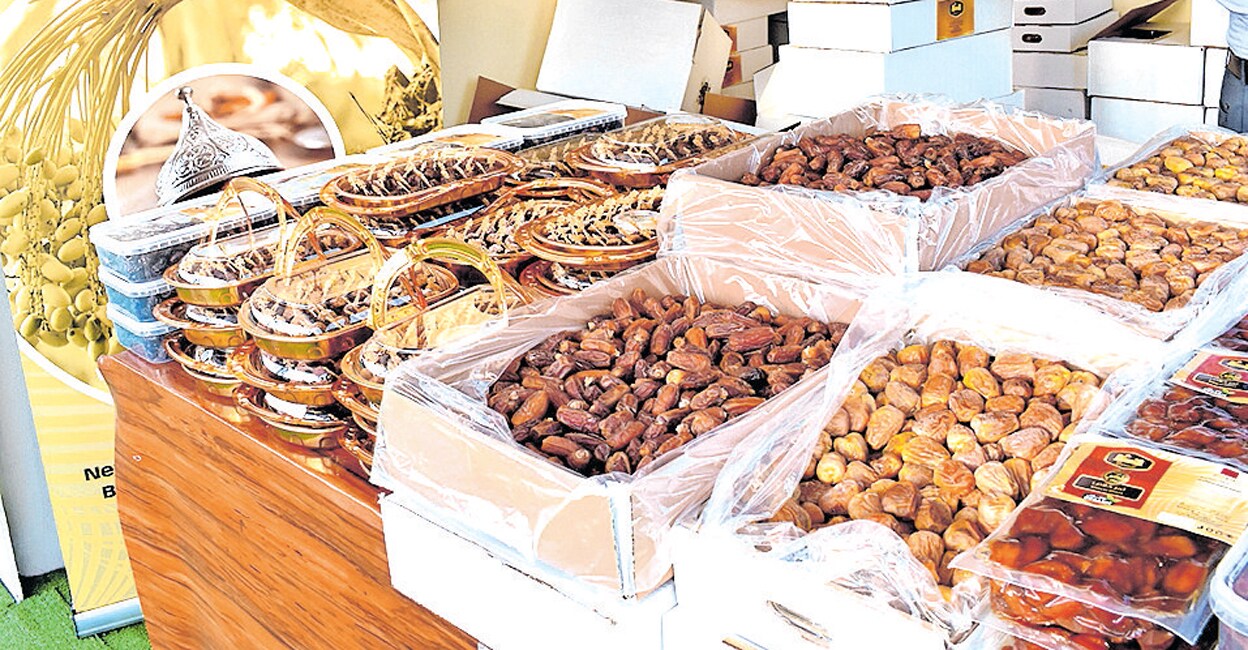 മധുരത്തിളക്കവുമായി ഈന്തപ്പഴ, തേൻ മേള