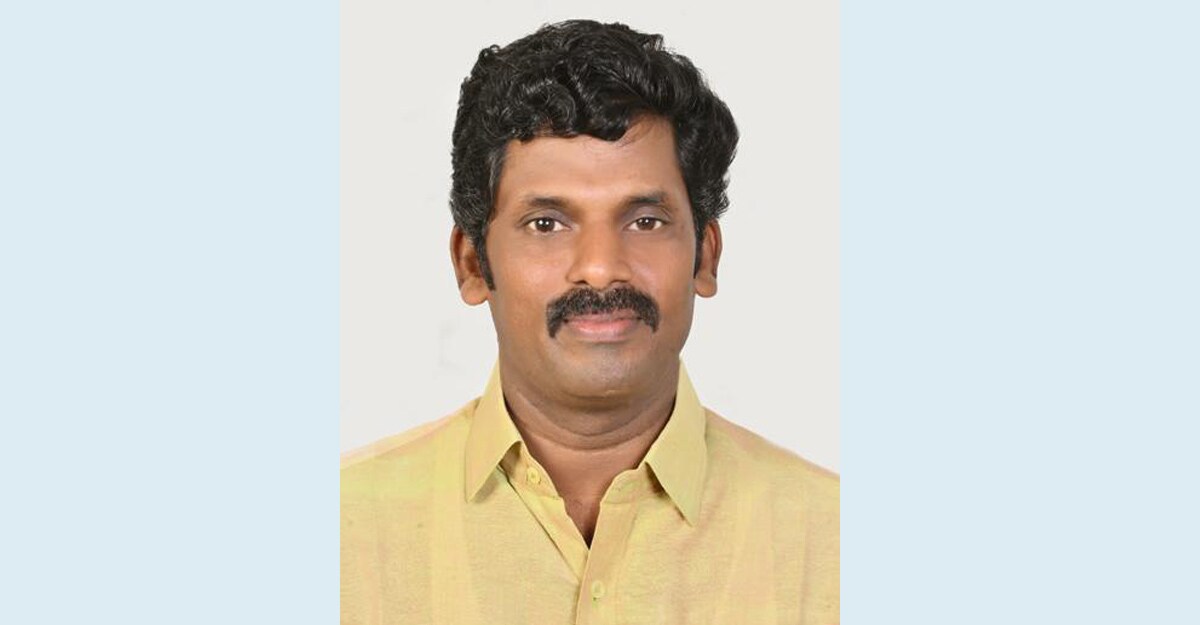 മലയാളം ഒമാന്‍ ചാപ്റ്റര്‍ പ്രഥമ ഗുരുദക്ഷിണ പുരസ്കാരം അധ്യാപകൻ ബിനു കെ ...