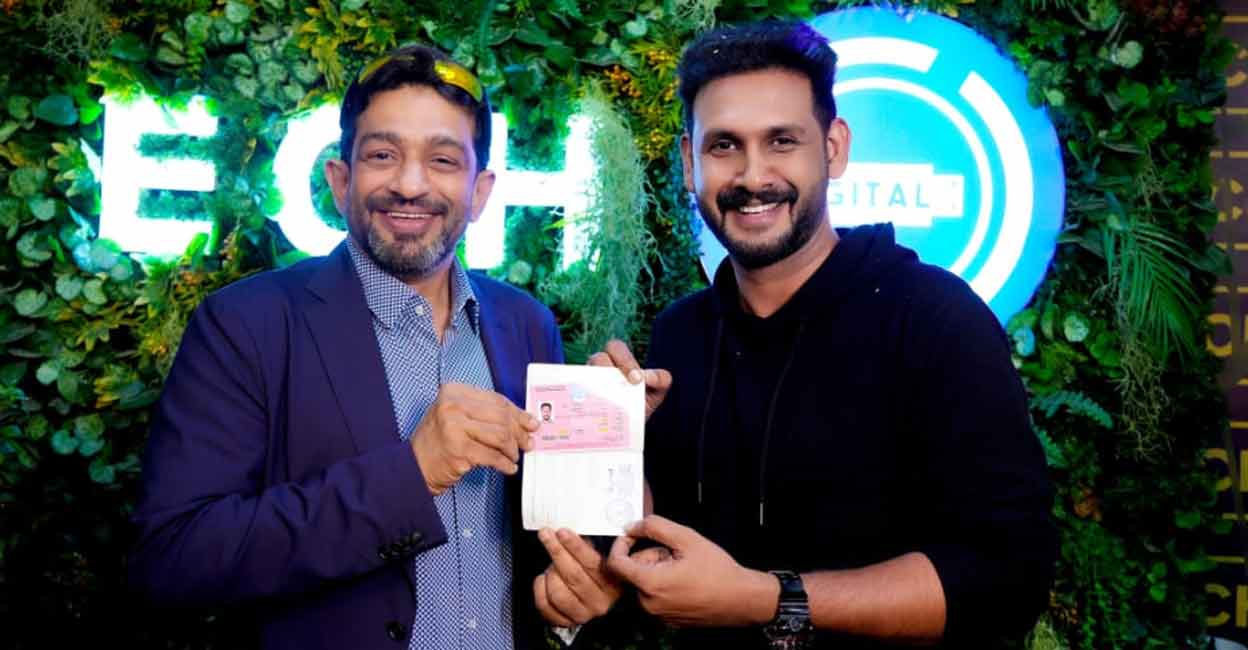 നടൻ കൈലാഷിന് യുഎഇ ഗോൾഡൻ വീസ - UAE Golden visa for actor Kailash| UAE ...