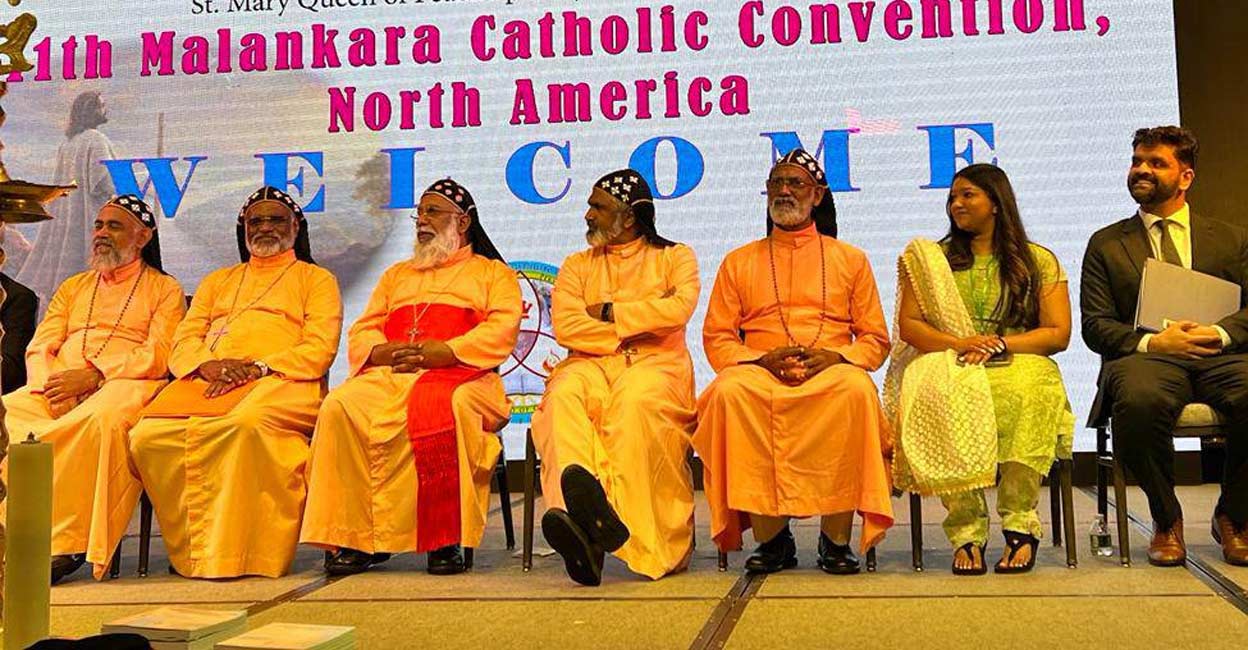 ഉമ്മന്‍ചാണ്ടിയെ അനുസ്മരിച്ച് കുര്‍ബാന അര്‍പ്പിച്ച് കര്‍ദിനാള്‍ ക്ലീമീസ് ...