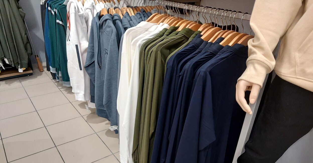 ബഹ്‌റൈനിൽ തണുപ്പെത്തിയില്ല - Winter Clothing Market Sale is Slow ...