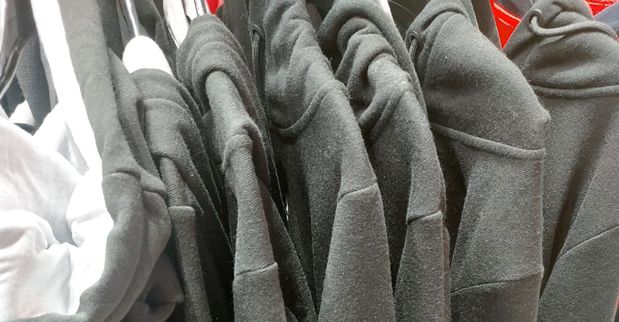 ബഹ്‌റൈനിൽ തണുപ്പെത്തിയില്ല - Winter Clothing Market Sale is Slow ...