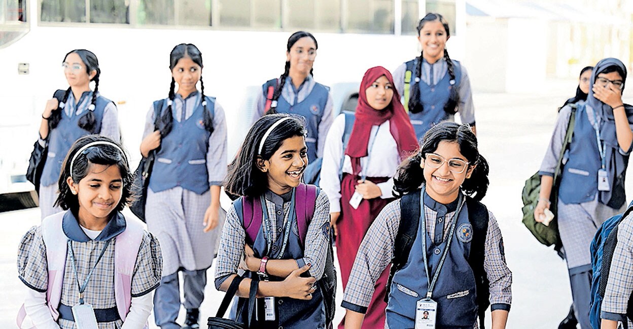 380000 പേർ ഇന്ന് സ്കൂളുകളിലേക്ക് - Over 380000 students return to ...