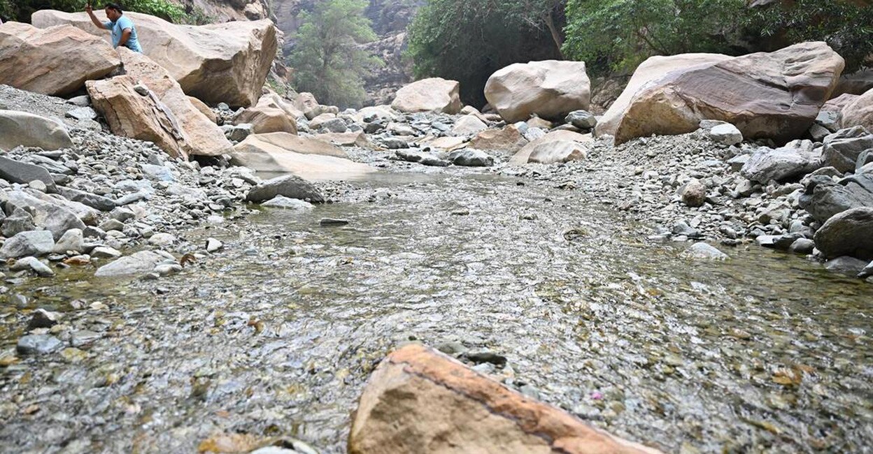 ഹറൂബ് ഗവർണറേറ്റിലെ വിനോദസഞ്ചാര കേന്ദ്രങ്ങളിൽ സന്ദർശകരുടെ തിരക്കേറുന്നു ...