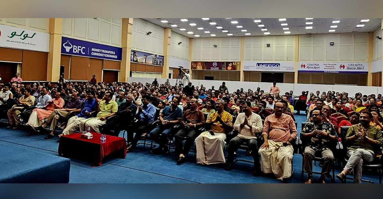 പാട്ട് പാടി പ്രവാസികളുടെ മനം കവർന്ന് എഡിജിപി എസ്. ശ്രീജിത്ത് - Sreejith ...