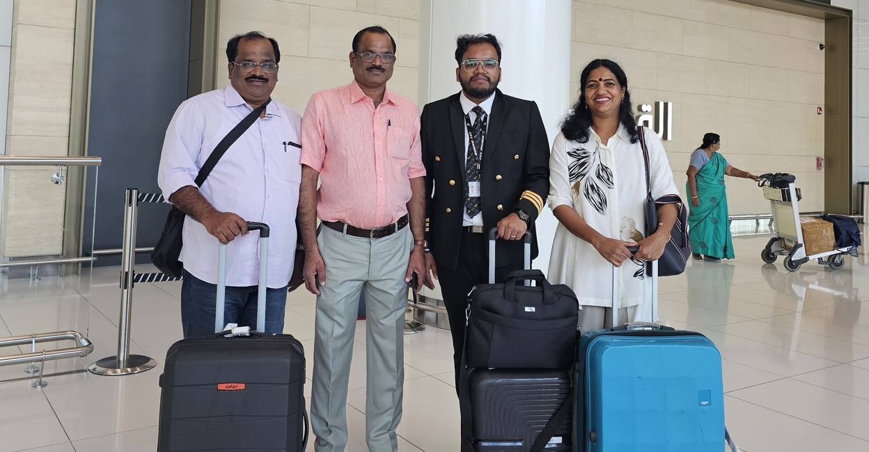 അമ്മയുടെ ആകാശസ്വപ്നങ്ങൾക്ക് ചിറക് മുളച്ചു ആദ്യ വിമാനയാത്രയിൽ മക ...