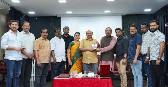 പ്രവാസികൾക്കൊപ്പം 4 പതിറ്റാണ്ട് ദേവദാസൻ ഇന്നു നാട്ടിലേക്ക് - 4 Decades ...