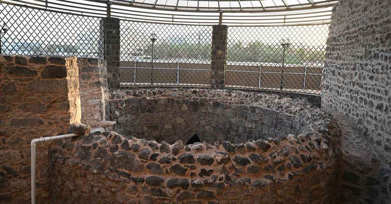 അൽ ഗർസ് കിണർ - Madinah Al-Ghars Well site receives visitors | Gulf News ...