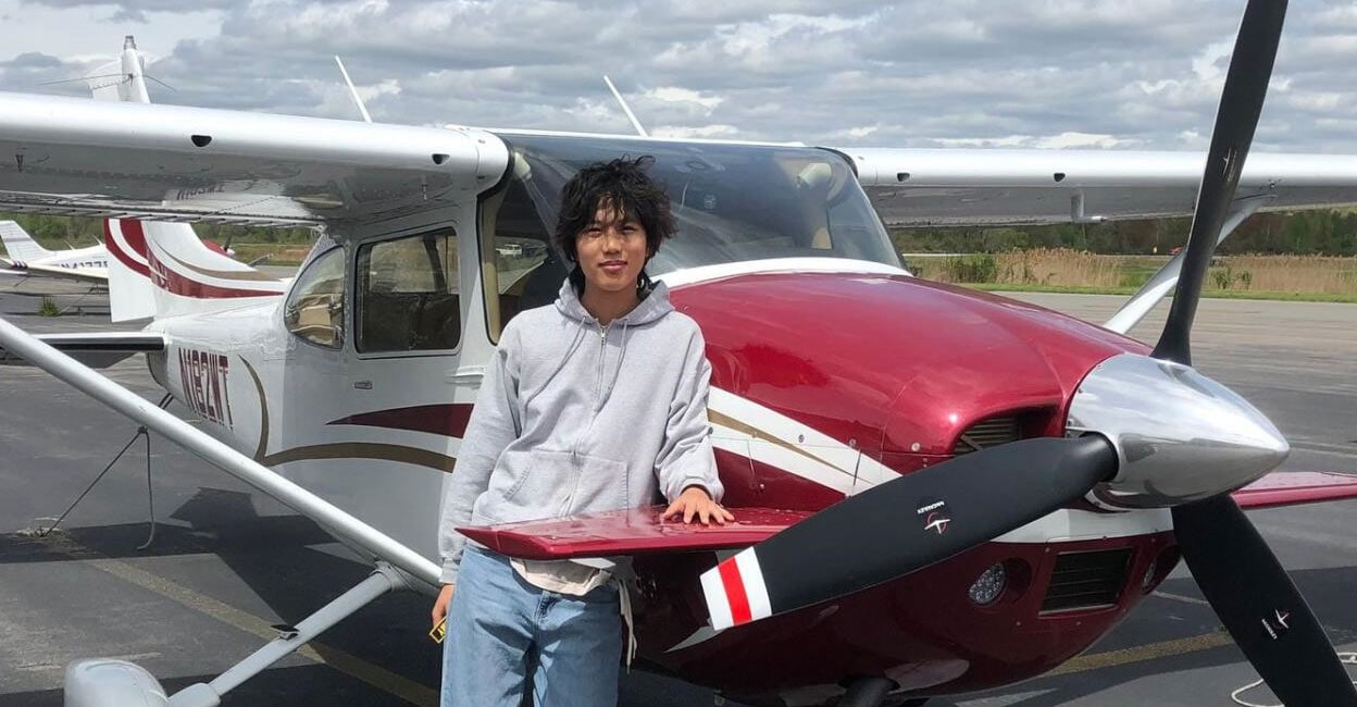 വിമാനത്തിൽ ഒറ്റയ്ക്ക് ലോകം ചുറ്റി 19 വയസ്സുകാരൻ, മഹത്തായ ദൗത്യത്തിനായി ...