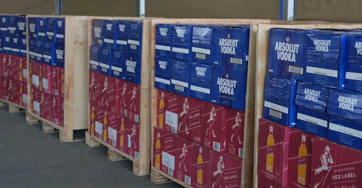 മദ്യക്കടത്ത് ശ്രമം വിഫലമാക്കി - Customs intercepted 12000 Bottles of ...