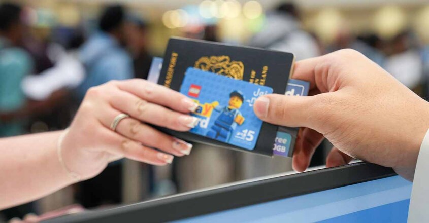 ദുബായ് മെട്രോ അറ്റ് 15 എയർപോർട്ടിൽ 10000 നോൽ കാർഡുകൾ വിതരണം ചെയ്തു ...