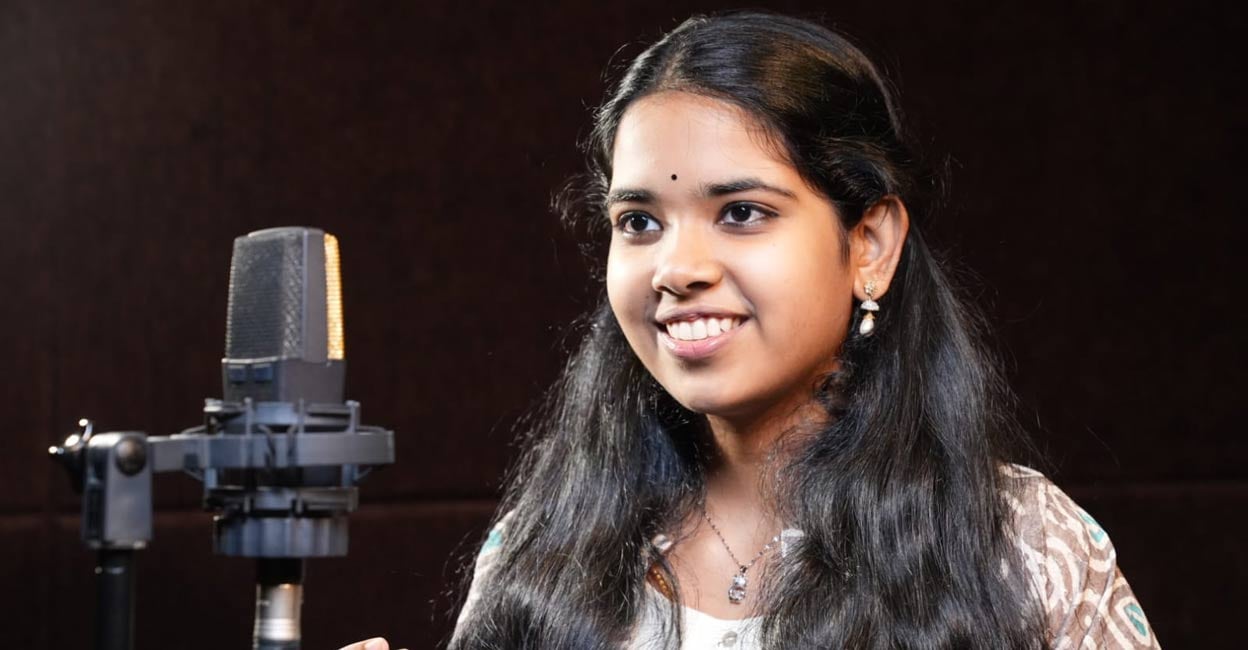 കുവൈത്തിലെ കൊച്ചു ഗായിക സെറാഫിന്‍ ഫ്രെഡിയുടെ ഓണപാട്ട് സമൂഹ മാധ്യമത്തി ...