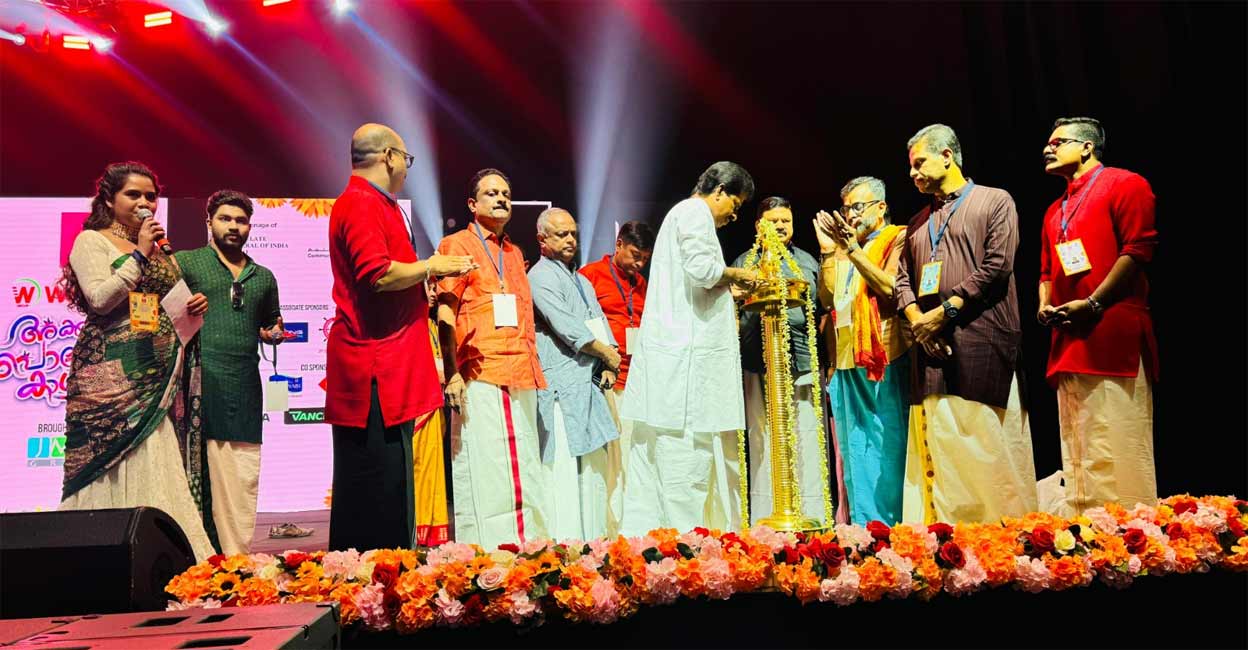 സാരിയുടുത്ത് മുല്ലപ്പൂ ചൂടി വിദേശ വനിതകൾ - Pravasi Malayalis Onam ...