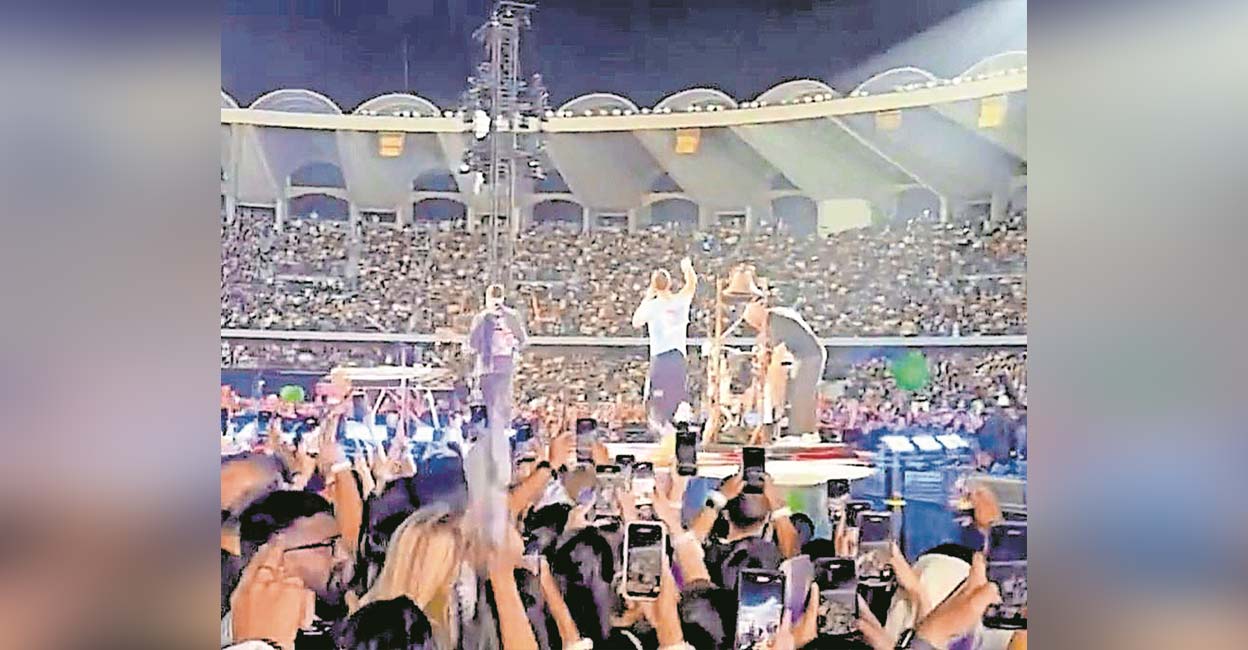 അബുദാബിയിൽ ആവേശത്തിരയിളക്കി കോൾഡ്പ്ലേ ഷുക്റൻ ജസീലൻ സ്വാഗതം പറഞ്ഞ് ...