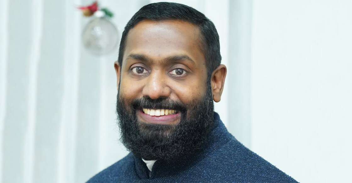 അശാന്തിയുടെ രാവിൽ പ്രത്യാശയുടെ ഉദയവുമായി ക്രിസ്മസ് റവ ബിൻസു ...