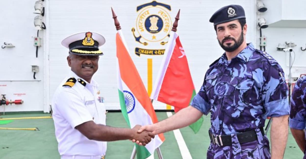 ഇന്ത്യന്‍ നാവിക സേന കപ്പല്‍ മസ്‌കത്ത് തുറമുഖത്ത് - Indian Coast Guard ...