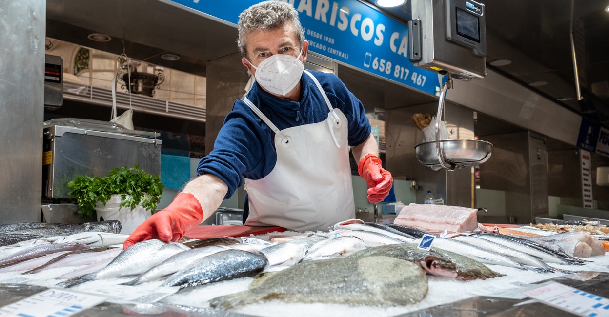 നിരോധിച്ച മീൻ വിറ്റതിന് അബുദാബിയിലെ എട്ട് ചില്ലറ മത്സ്യവിൽപനശാലക ...
