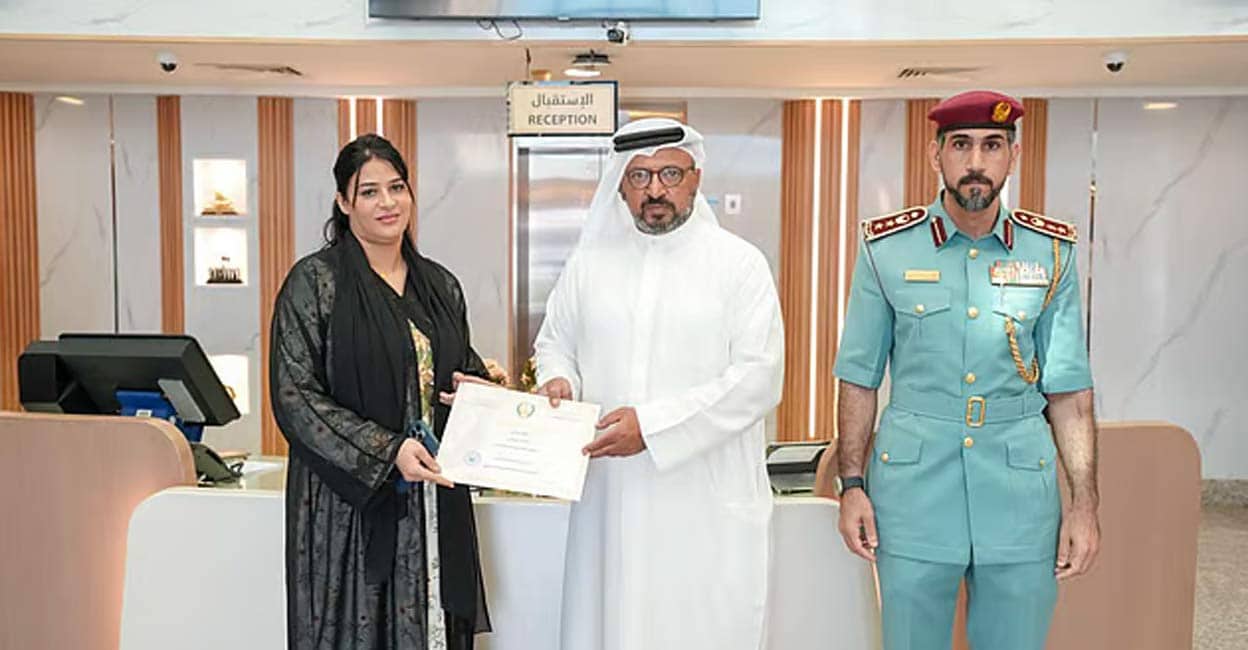 ‘ഒരു നിമിഷം വൈകിയിരുന്നെങ്കിൽ...’; അജ്മാനിൽ കുഞ്ഞിനെ രക്ഷിച്ച് പ്രവാസി യുവതി; മാതാപിതാക്ക ...