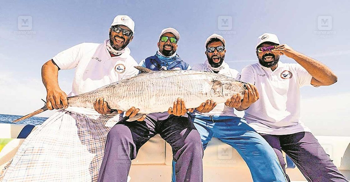 ഈ ചേട്ടൻമാർ സൂപ്പറാ സ്വദേശികൾ അരങ്ങുവാണ മീൻപിടിത്തപ്പോരിൽ മലയാളി ...