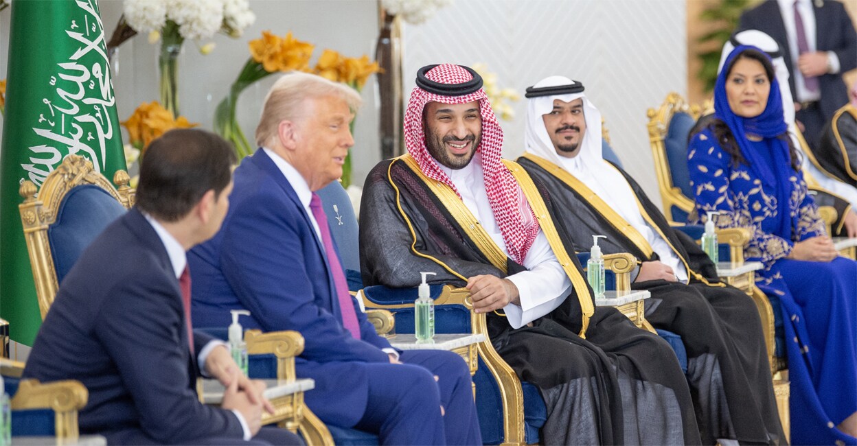 മുഹമ്മദ് ബിൻ സൽമാൻ പറയുന്നതെല്ലാം കേൾക്കുമെന്ന് ട്രംപ് വിനയാന്വിതനായി പുഞ്ചിരിച്ച് രാജകുമാര ...