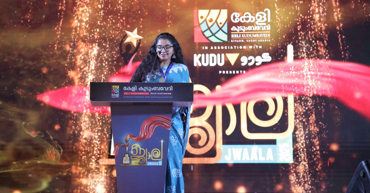 കേളി കുടുംബവേദി ജ്വാല പുരസ്‌കാരം മീര റഹ്‌മാന് സമ്മാനിച്ചു - Meera Rahman receives Jwala-2025 ...