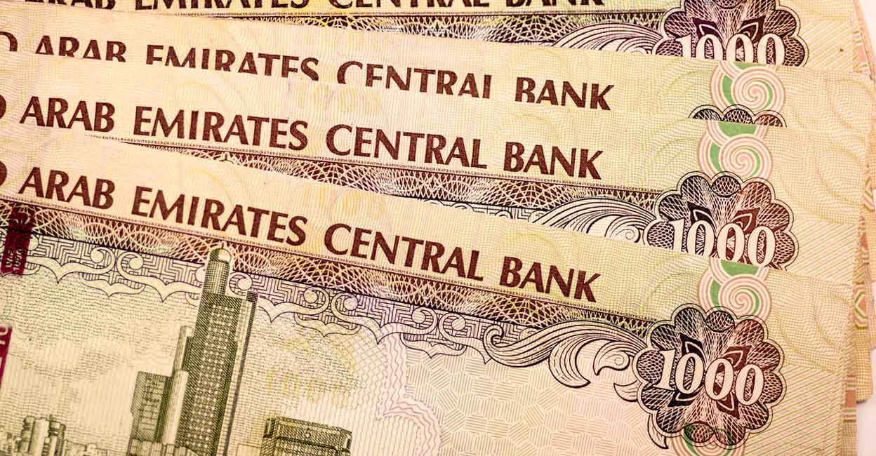 പ്രവാസികൾക്ക് ആശ്വാസം ബാങ്കുകളിലെ മിനിമം ബാലൻസ് 5000 ദിർഹം തീരുമാനം താല്‍ക്കാലികമായി നി ...