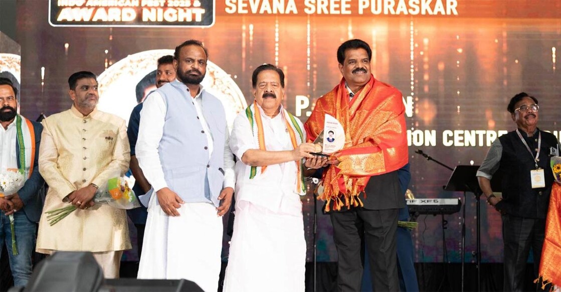 പ്രവാസി വ്യവസായി കെ പി വിജയനെ സേവനശ്രീ പുരസ്‌കാരം നൽകി ആദരിച്ചു - Expat ...