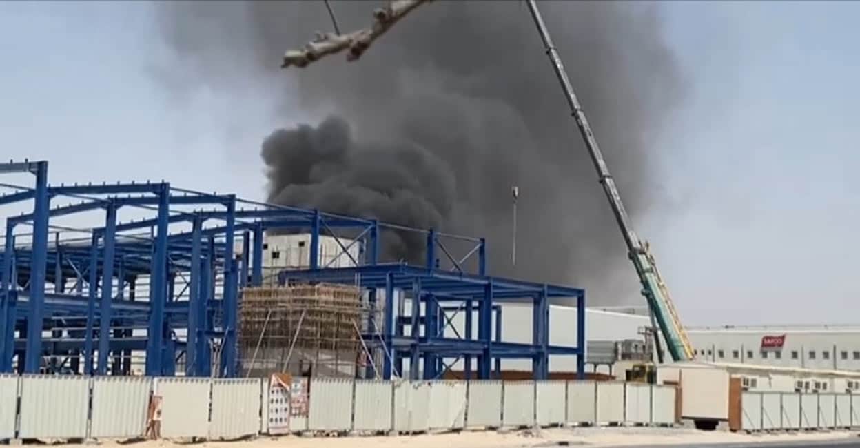 ദുബായിൽ വൻ തീപിടിത്തം - Major Fire | Fire Broke Out In Dubai | Fire ...