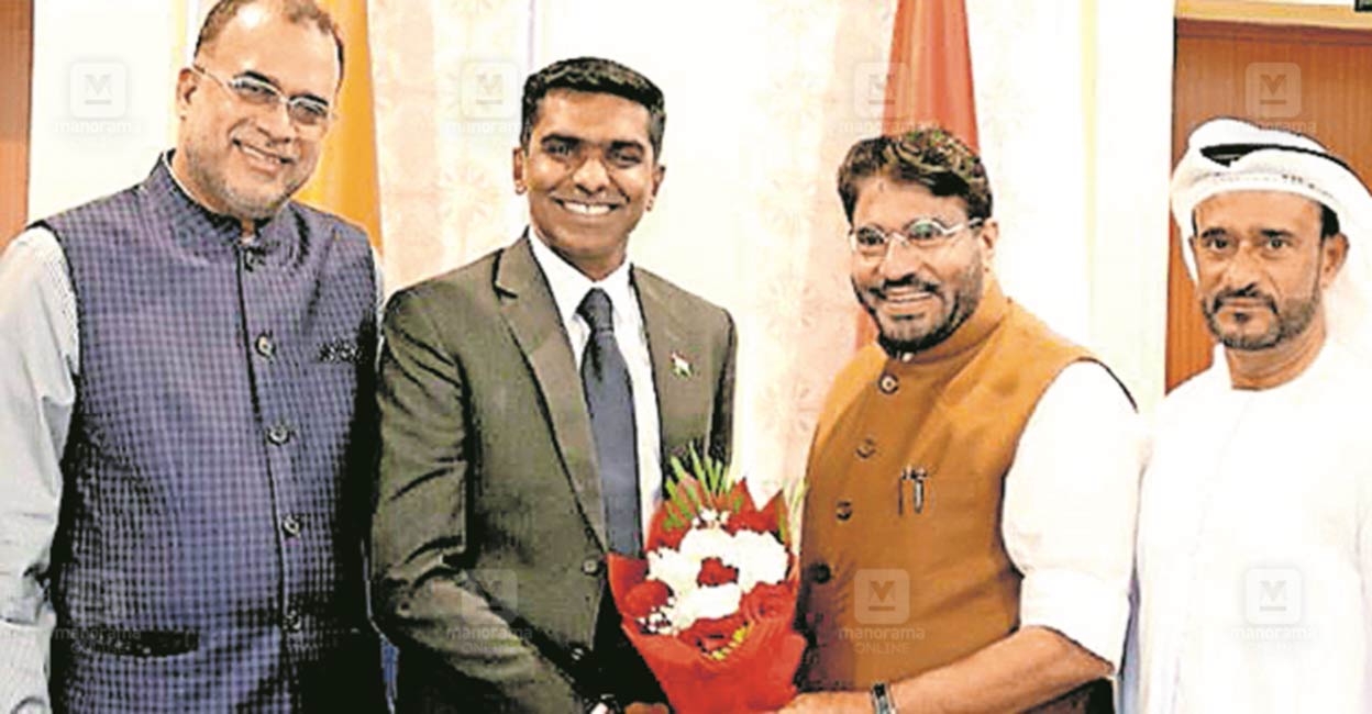 ദുബായ് ഇന്ത്യൻ കോൺസുലേറ്റ് സന്ദർശിച്ച് എംപി അബ്ദുസമദ് സമദാനി പ്രവാസി ...